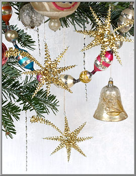 Christmas Shop: Gold Filigree Tinsel Comet Ornaments on Blumchen.com